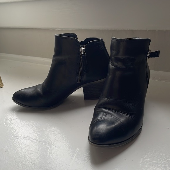 Frye | Shoes | Black Leather Frye Booties | Poshmark